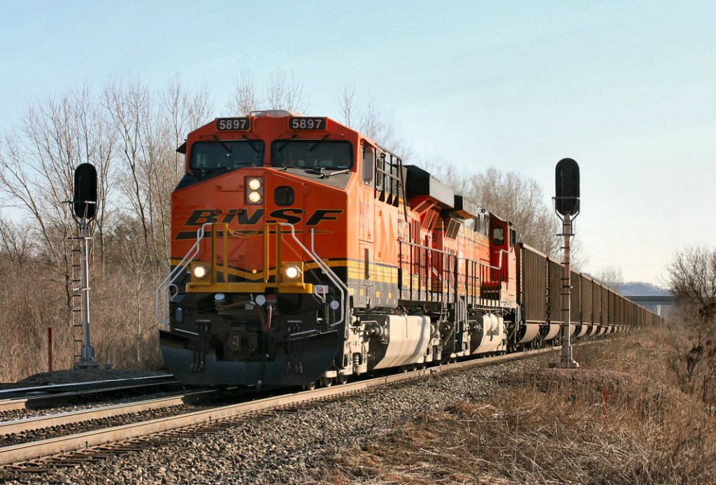 BNSF 5897